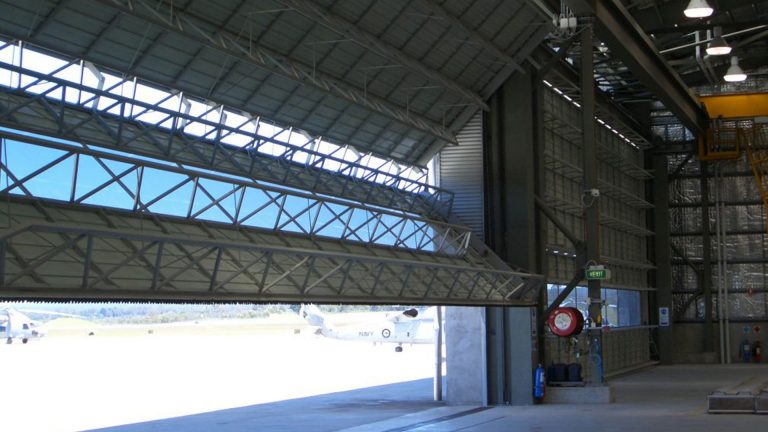 Renlita Hydraulic bi-fold door - ARA Manufacture NZ